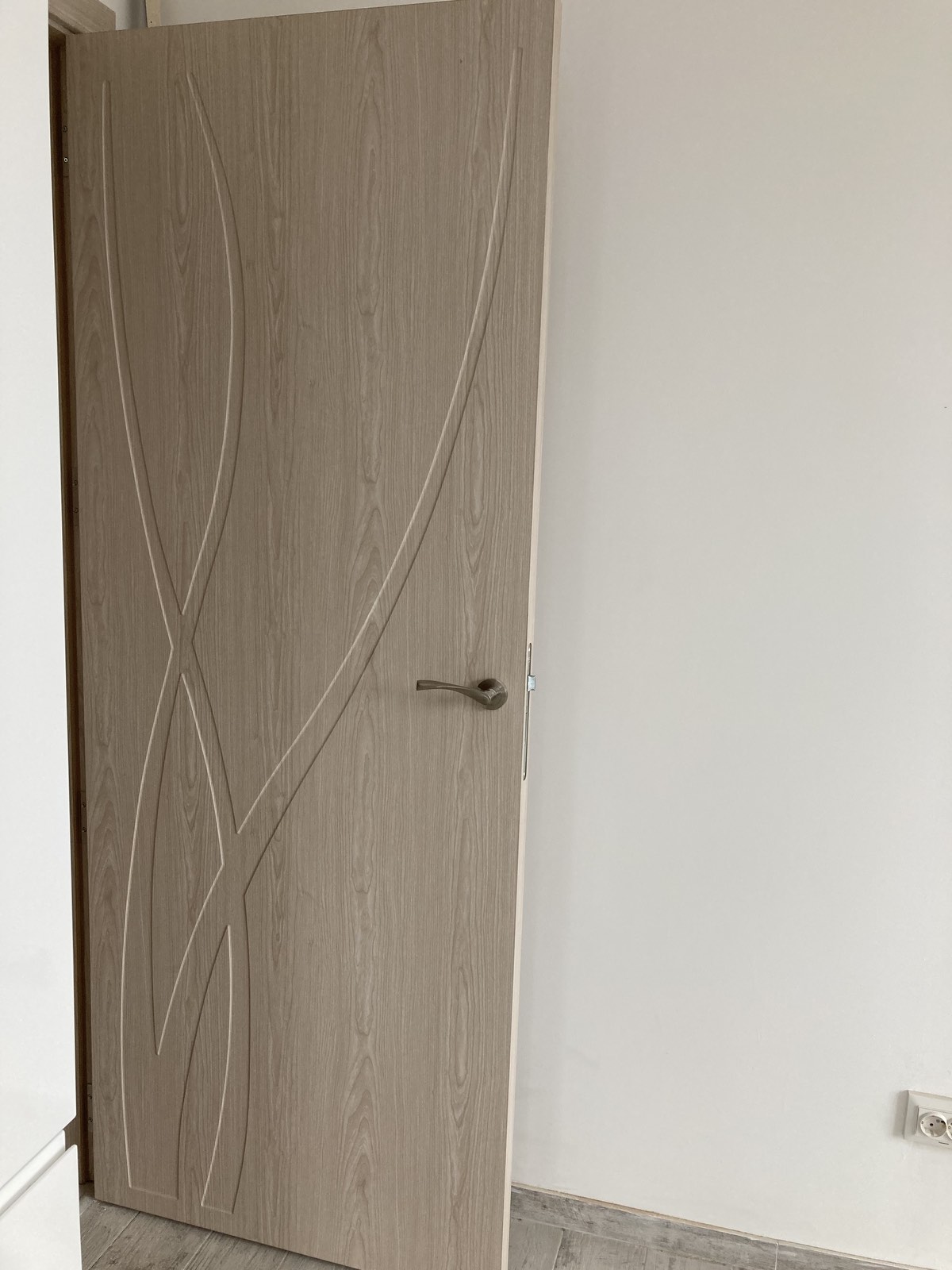 Елегантен модел врата 984 – Врати Сан Исидро